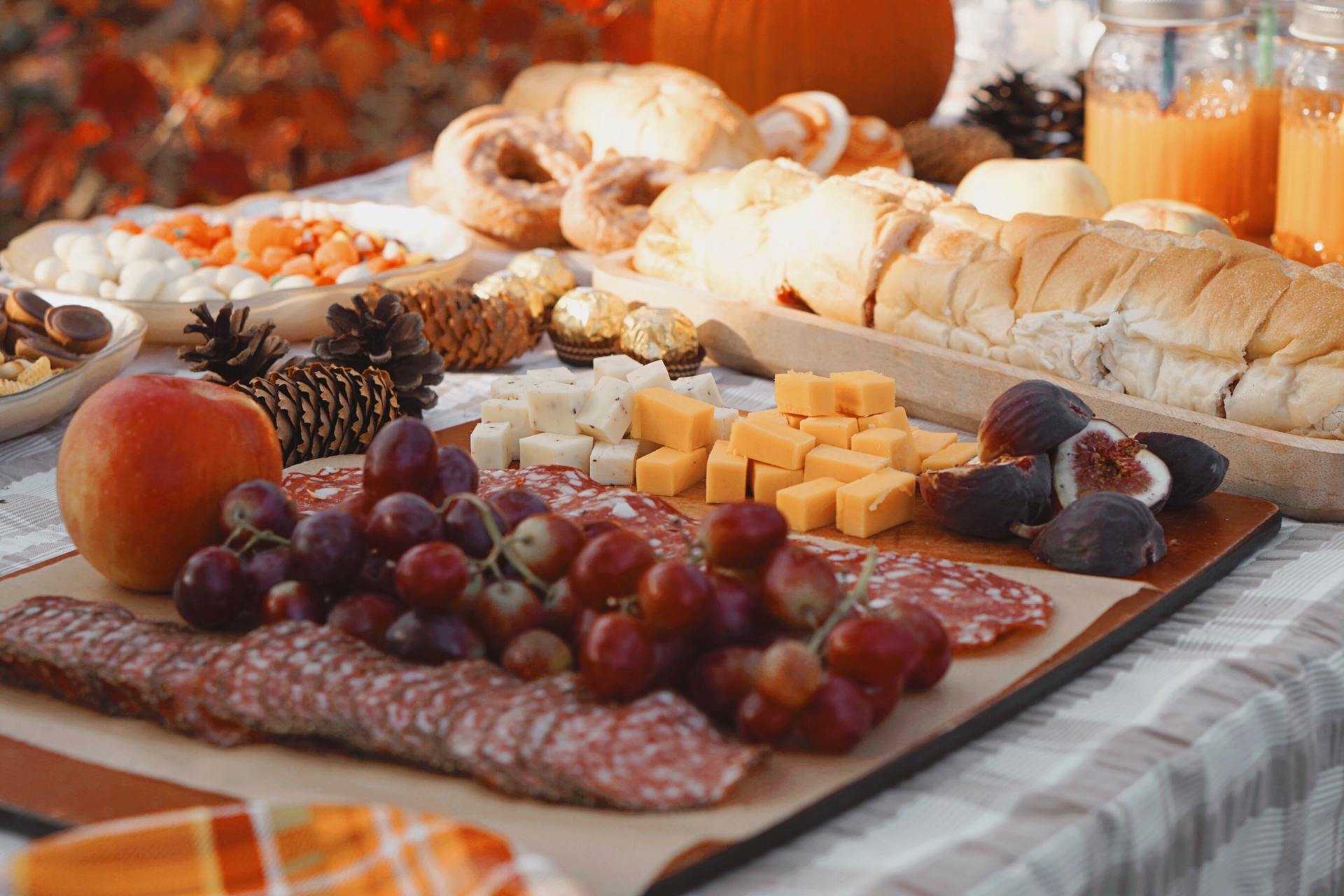 Simple Autumn Picnic in The Woods - Rosa Diana